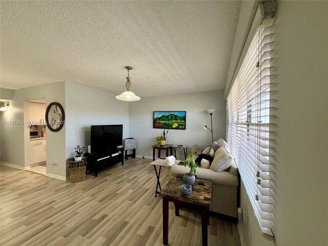 condo with 1 bedroom, Pembroke Pines FL DLS91865632