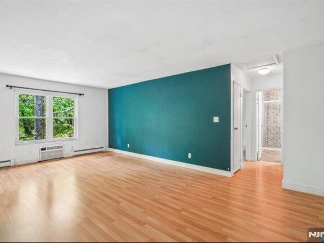 condo with 1 bedroom, Pompton Lakes NJ ES104479491