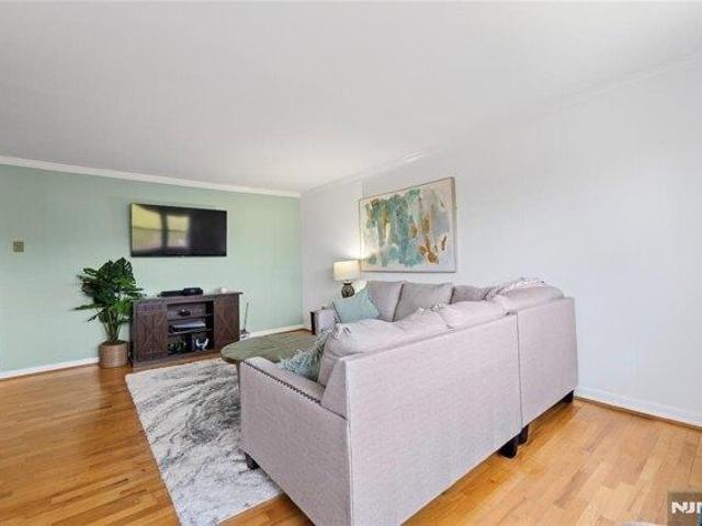 condo with 1 bedroom, Pompton Lakes NJ ES104479551