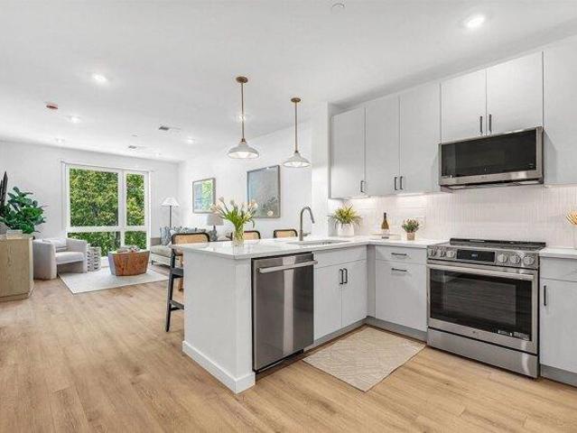 condo with 1 bedroom, Portsmouth NH ES104045297