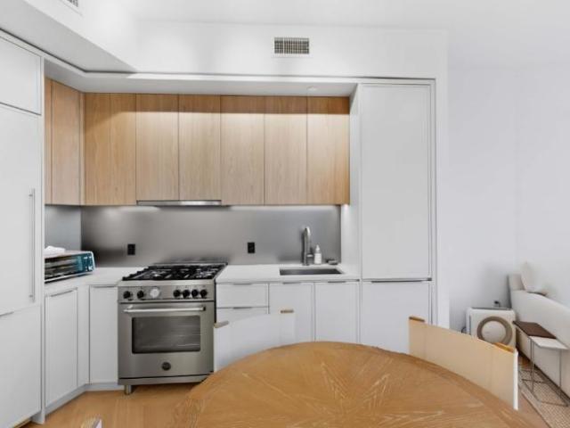 condo with 1 bedroom, Queens NY DLS97368527