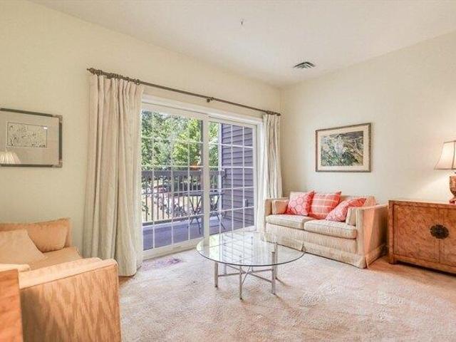 condo with 1 bedroom, Reading MA DS104079057