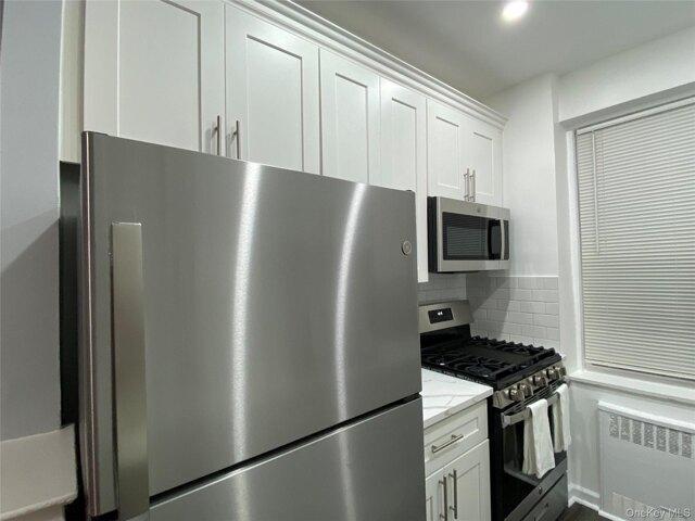 condo with 1 bedroom, Rego Park NY ES105204391