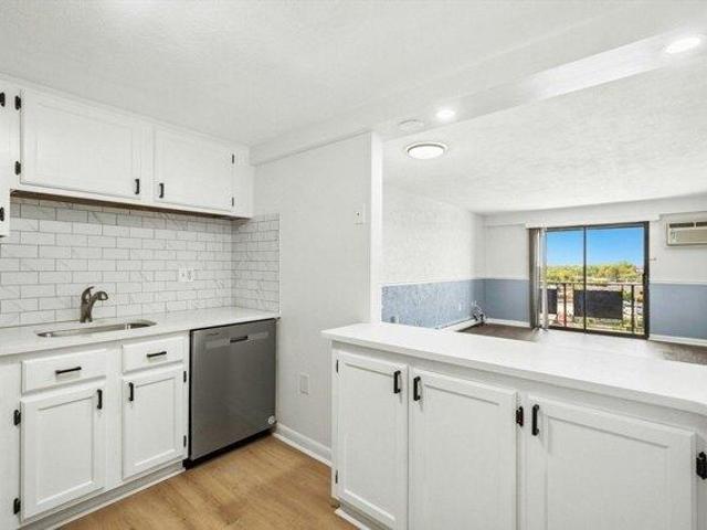 condo with 1 bedroom, Revere MA ES103071077