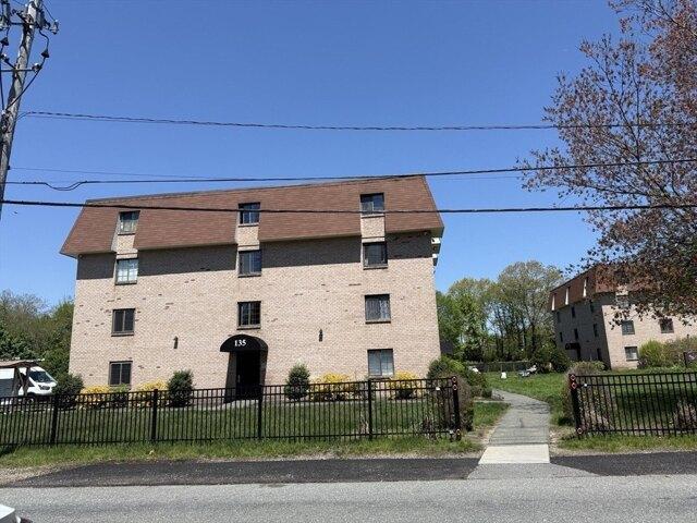 condo with 1 bedroom, Rockland MA DS102822774