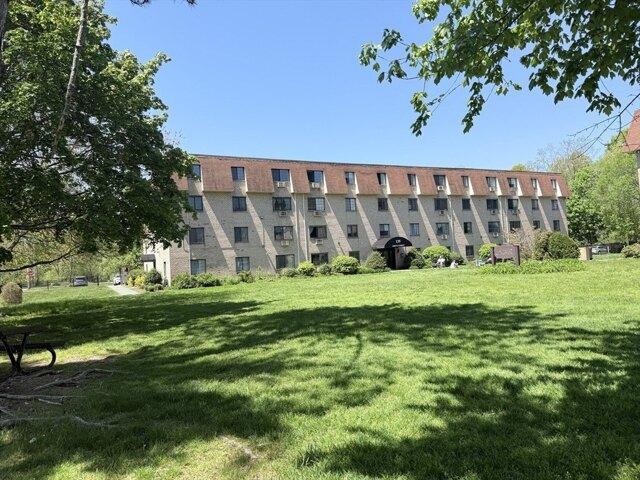 condo with 1 bedroom, Rockland MA ES103932574