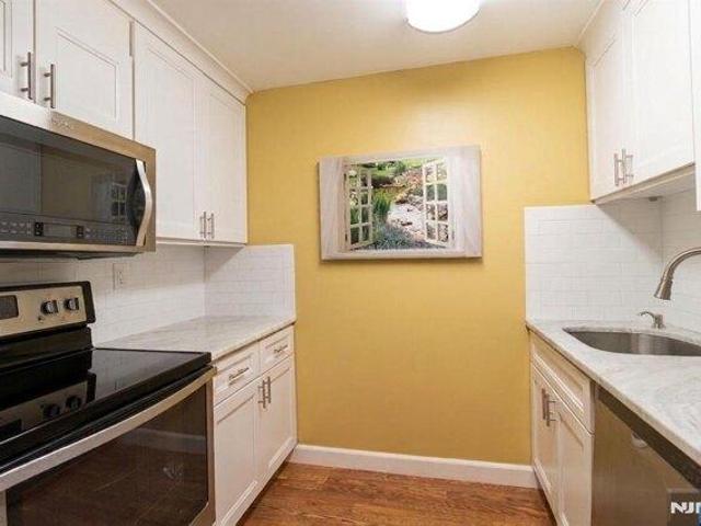condo with 1 bedroom, Secaucus NJ ES104233754