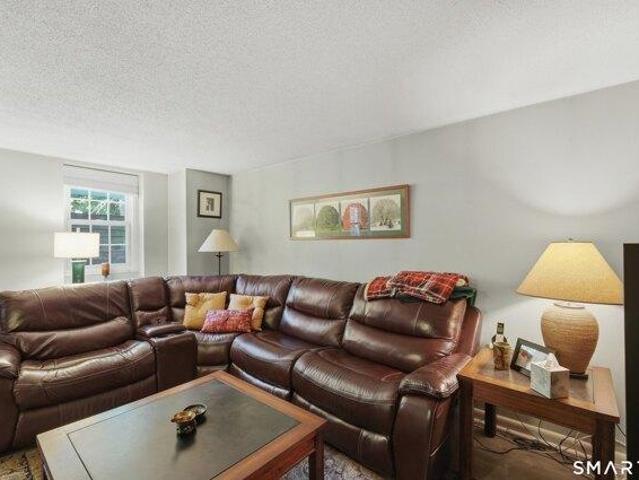 condo with 1 bedroom, Simsbury CT ES103187490