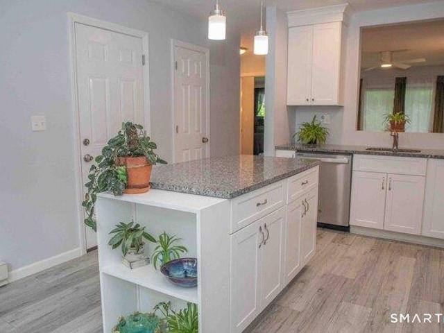 condo with 1 bedroom, Simsbury CT ES105175816
