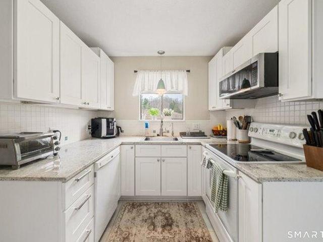 condo with 1 bedroom, Southbury CT DS102312656