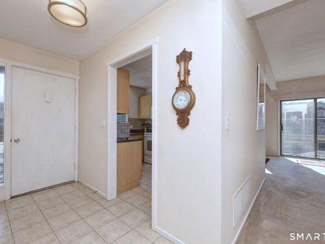 condo with 1 bedroom, Southbury CT ES102828110