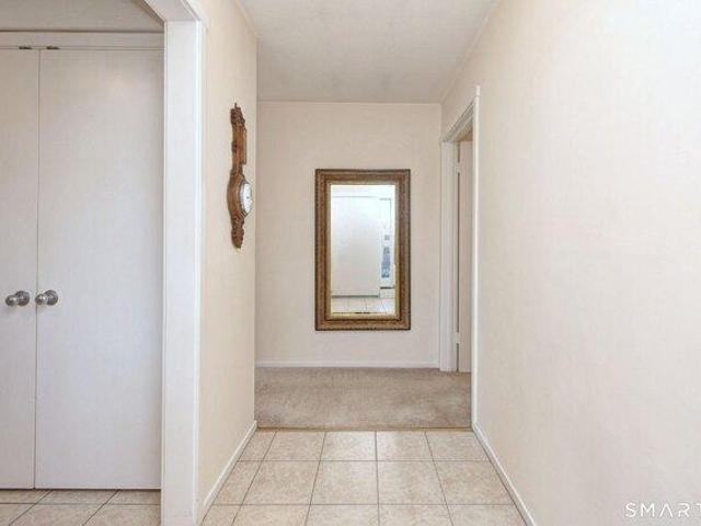condo with 1 bedroom, Southbury CT ES103929347