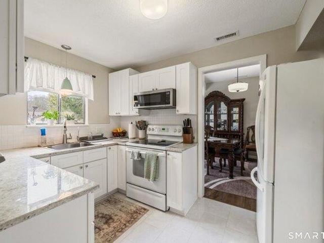 condo with 1 bedroom, Southbury CT ES104299858