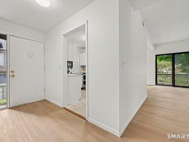 condo with 1 bedroom, Southbury CT ES105159432