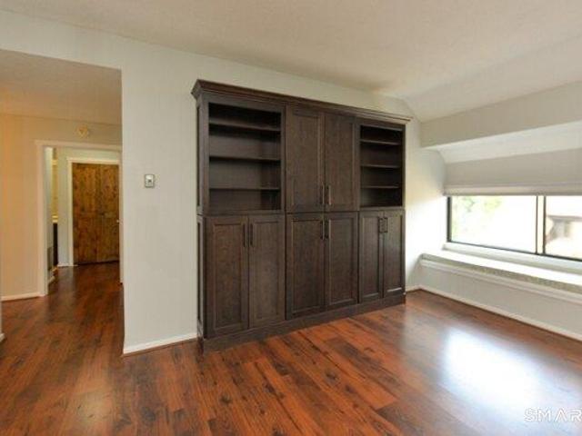 condo with 1 bedroom, Southbury CT ES105232803