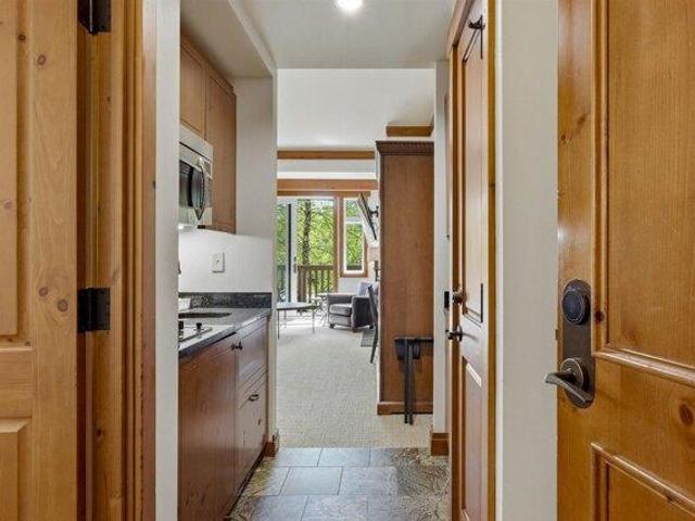 condo with 1 bedroom, Stowe VT ES104352677