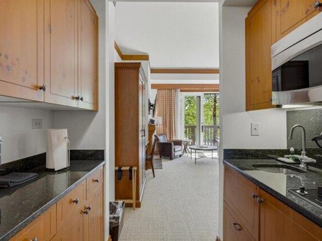 condo with 1 bedroom, Stowe VT ES105115314