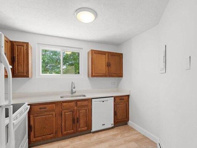 condo with 1 bedroom, Stoneham MA DS103435866