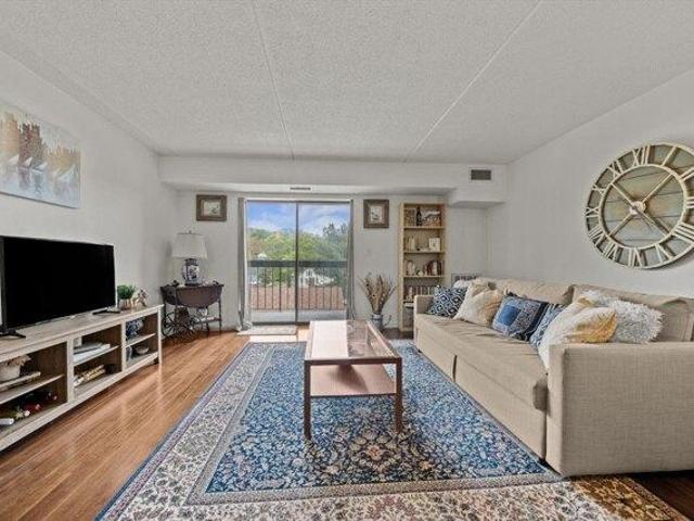 condo with 1 bedroom, Stoneham MA ES103223644