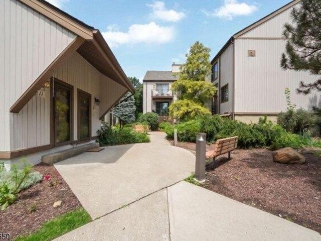 condo with 1 bedroom, Stanhope NJ ES105140005