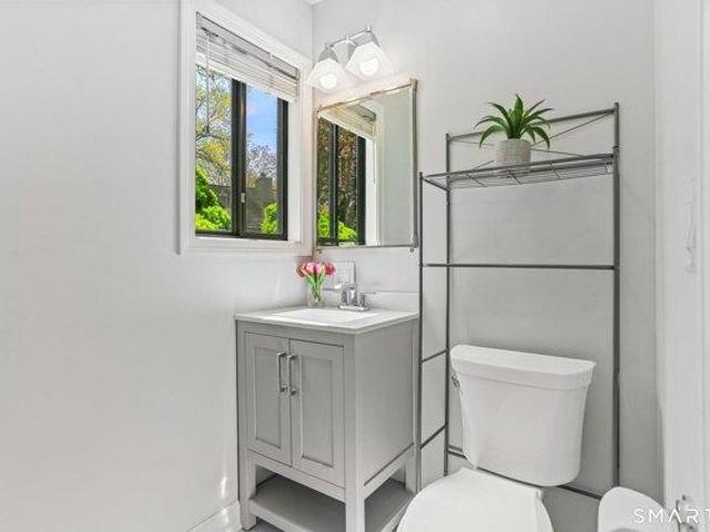condo with 1 bedroom, Stratford CT ES102823817