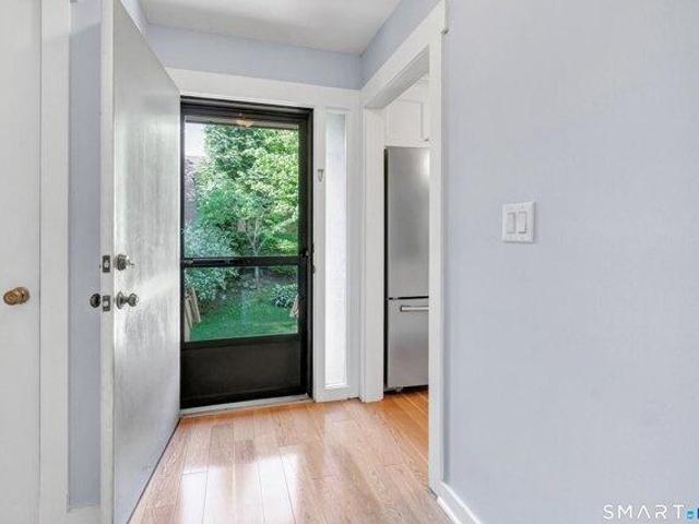 condo with 1 bedroom, Stratford CT ES104760273