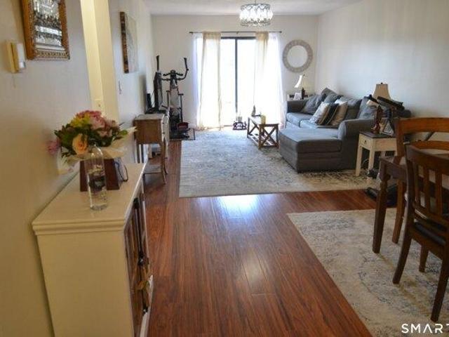 condo with 1 bedroom, Stratford CT ES104296097