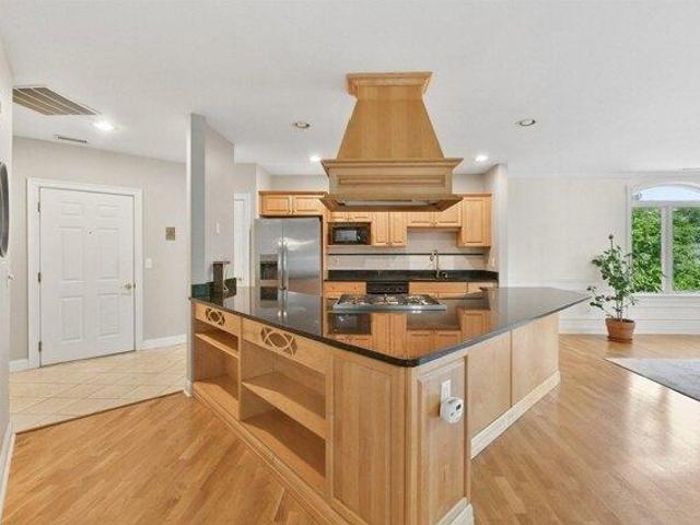 condo with 1 bedroom, Sudbury MA ES104299889