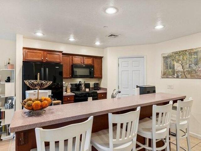 condo with 2 bedroom, Taunton MA DS103186217