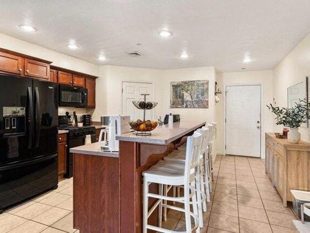 condo with 2 bedroom, Taunton MA ES103186217