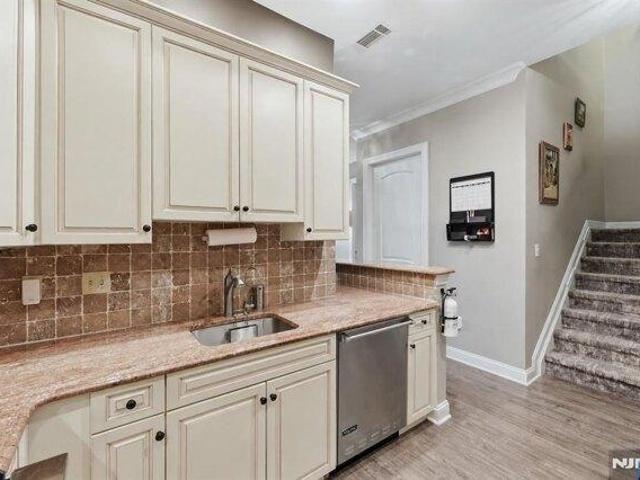 condo with 2 bedroom, Tenafly NJ ES105142054