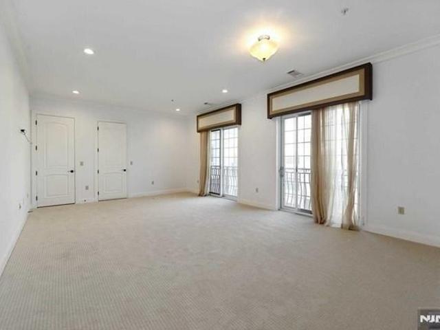 condo with 2 bedroom, Tenafly NJ ES105159455