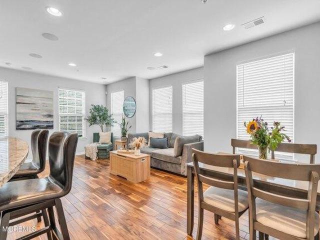 condo with 2 bedroom, Tinton Falls NJ ES105203822