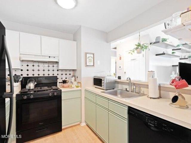 condo with 2 bedroom, Tinton Falls NJ ES105204115