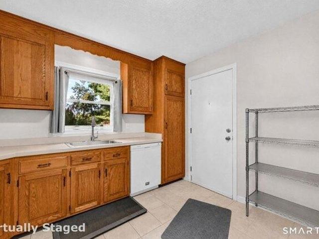 condo with 2 bedroom, Torrington CT ES105141012