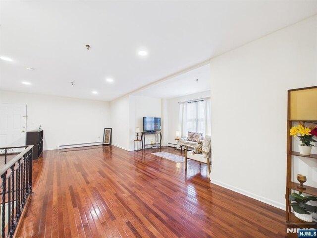 condo with 2 bedroom, Union City NJ DS104188113