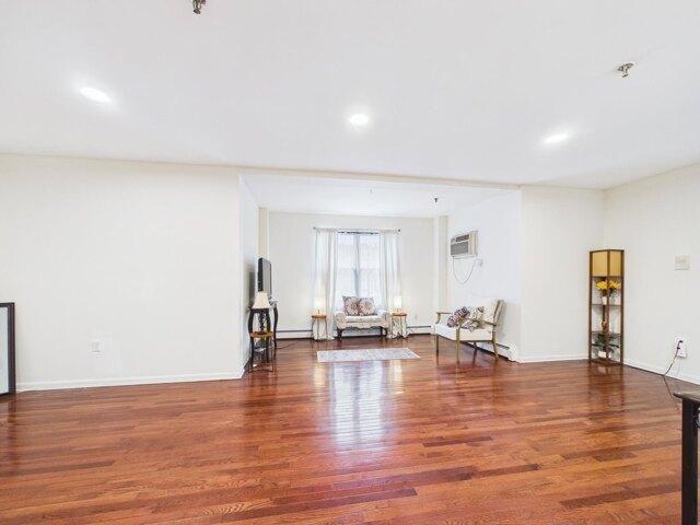 condo with 2 bedroom, Union City NJ ES104811171