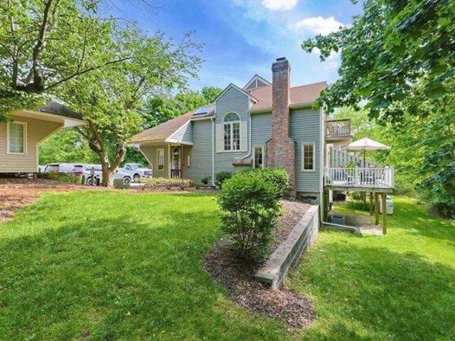 condo with 2 bedroom, Uxbridge MA ES103710079