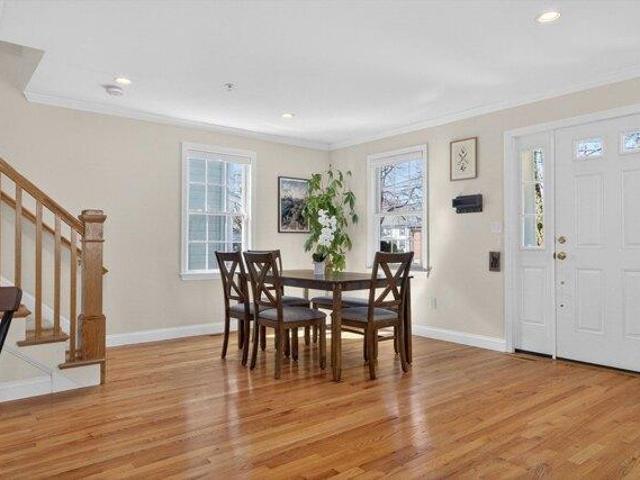 condo with 2 bedroom, Waltham MA ES104077717