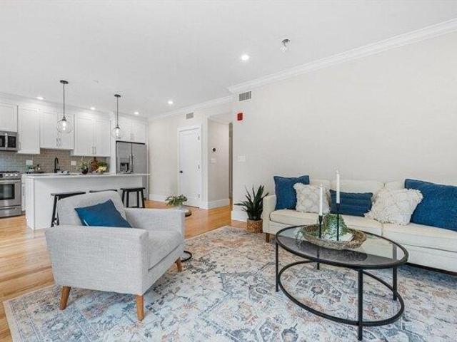 condo with 2 bedroom, Waltham MA ES105232377
