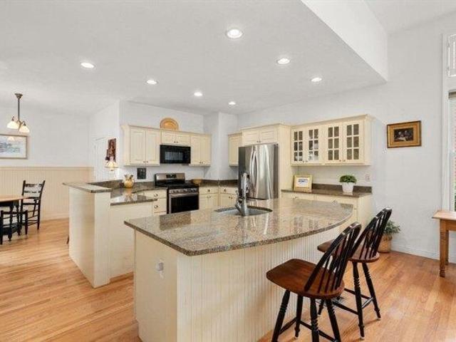 condo with 2 bedroom, Walpole MA DS104332438