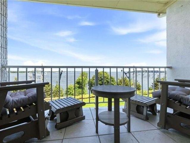 condo with 2 bedroom, Warwick RI ES104812046