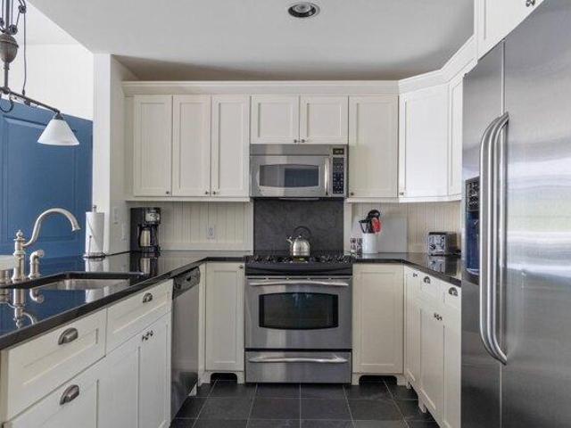 condo with 2 bedroom, Warren VT DS104111917