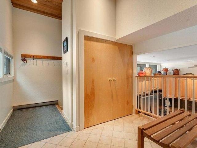 condo with 2 bedroom, Warren VT ES103966967