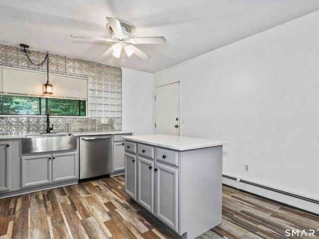 condo with 2 bedroom, Waterbury CT ES105142969