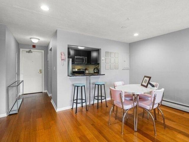 condo with 2 bedroom, Watertown MA ES103075210