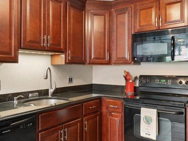 condo with 2 bedroom, Watertown MA ES105083065