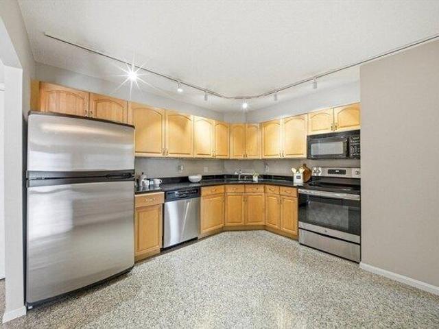 condo with 2 bedroom, Watertown MA ES105094218