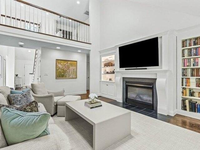 condo with 2 bedroom, Wayland MA ES104112390