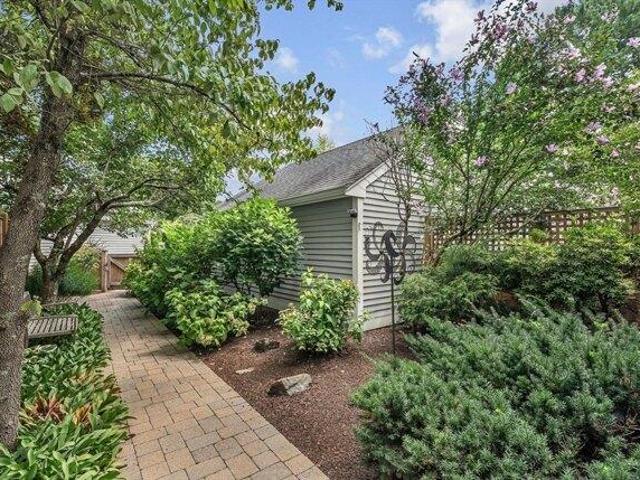 condo with 2 bedroom, Wayland MA ES105041178